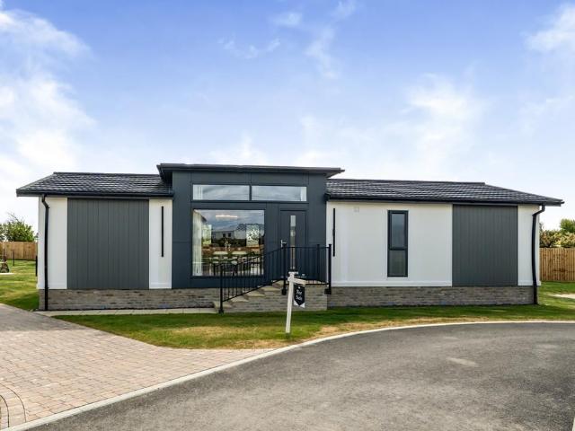 2 bedroom park home for sale
