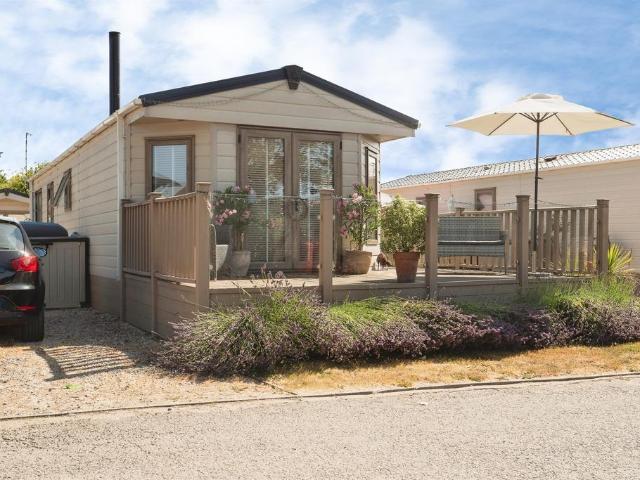 2 bedroom park home for sale
