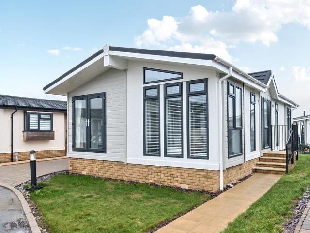 2 bedroom park home for sale