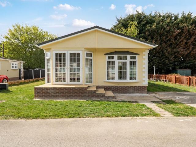 2 bedroom park home for sale