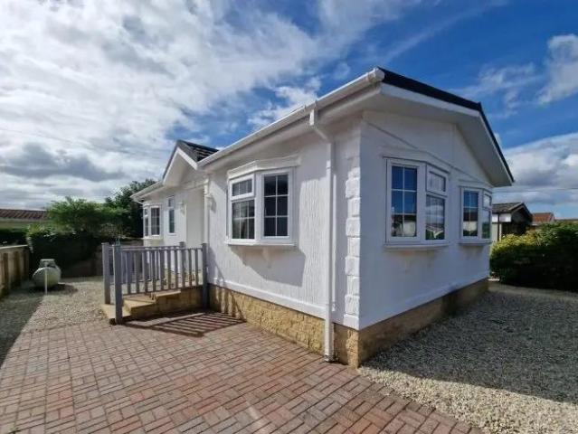 2 bedroom park home for sale