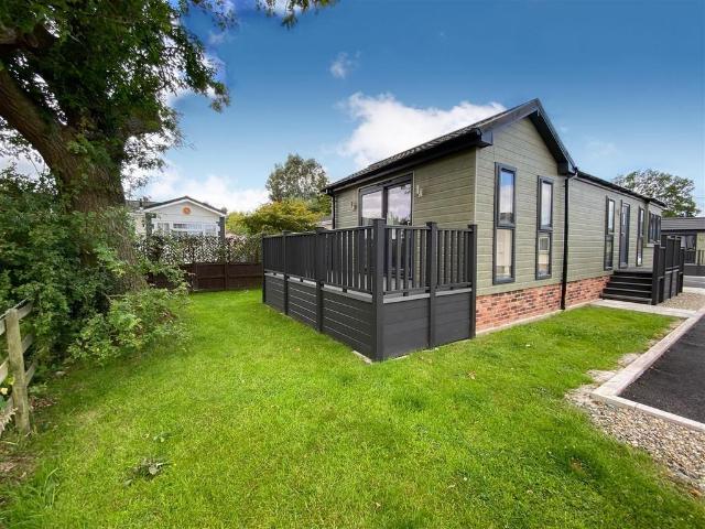 2 bedroom park home for sale