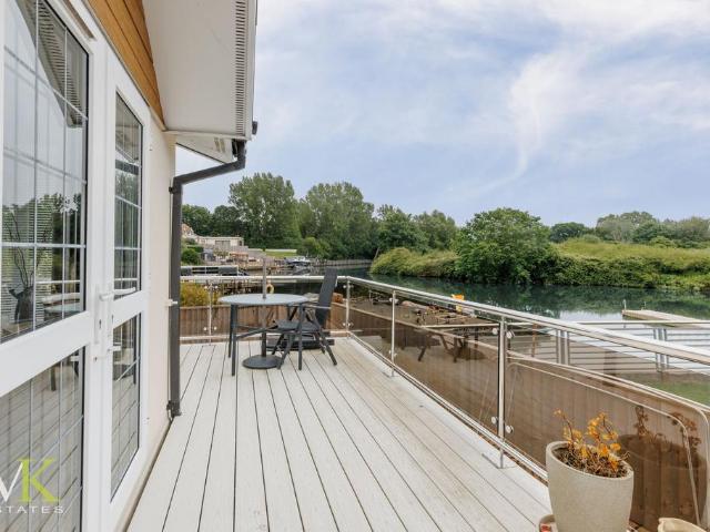 2 bedroom park home for sale