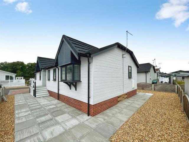 2 bedroom park home for sale
