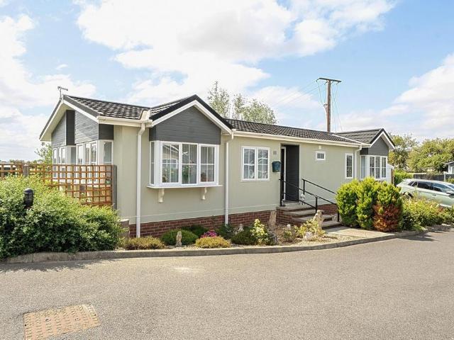 2 bedroom park home for sale