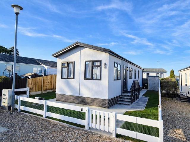 2 bedroom park home for sale