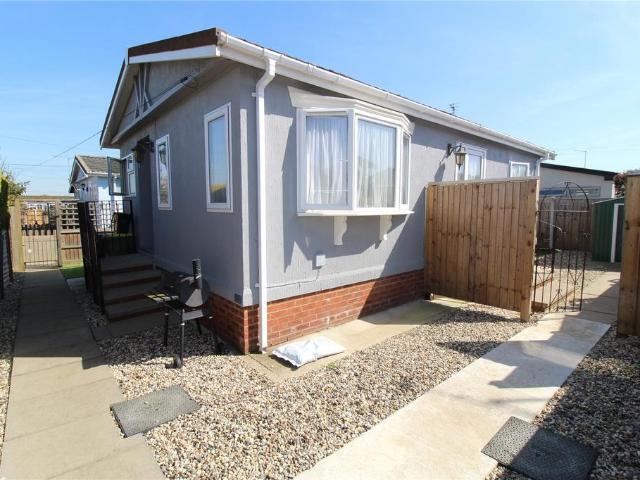 2 bedroom park home for sale