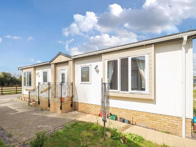 2 bedroom park home for sale