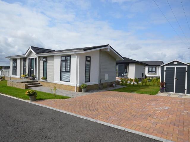 2 bedroom park home for sale