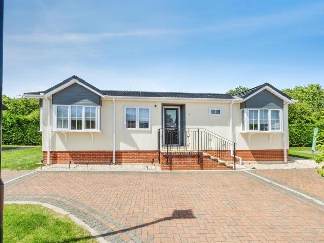 2 bedroom park home for sale