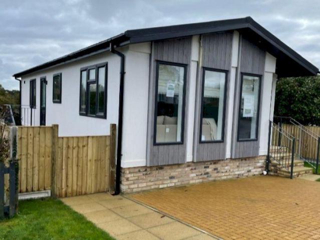 2 bedroom park home for sale