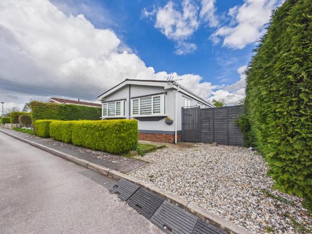 2 bedroom park home for sale