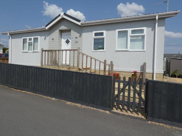 2 bedroom park home for sale