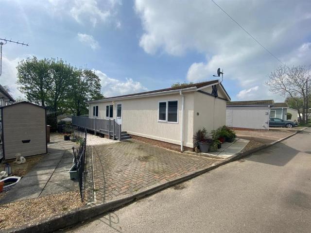 2 bedroom park home for sale