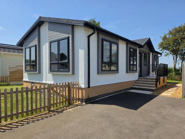 2 bedroom park home for sale