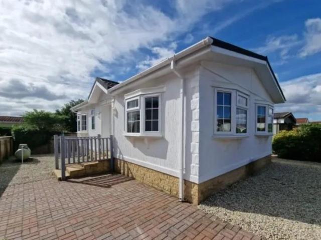 2 bedroom park home for sale