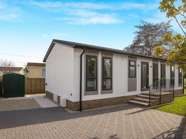 2 bedroom park home for sale