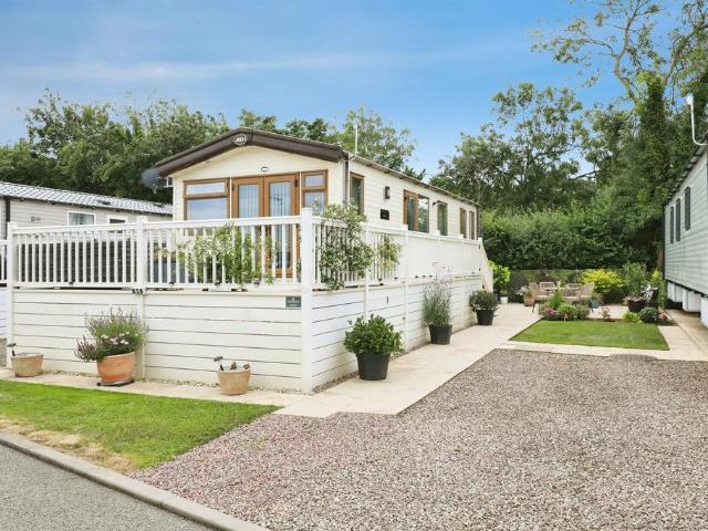 2 bedroom park home for sale