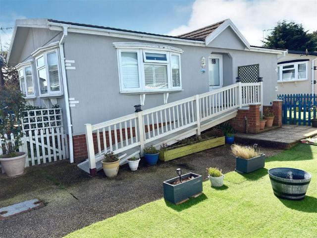 2 bedroom park home for sale