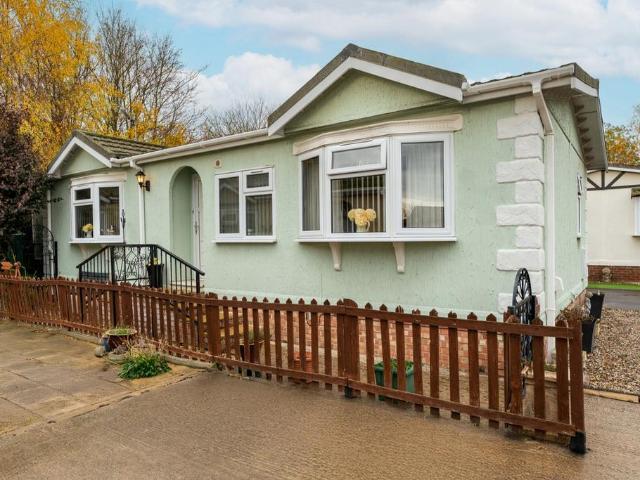 2 bedroom park home for sale
