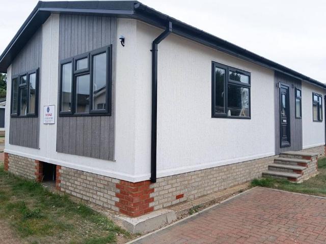 2 bedroom park home for sale