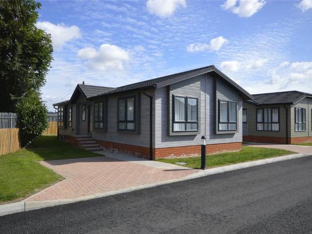 2 bedroom park home for sale