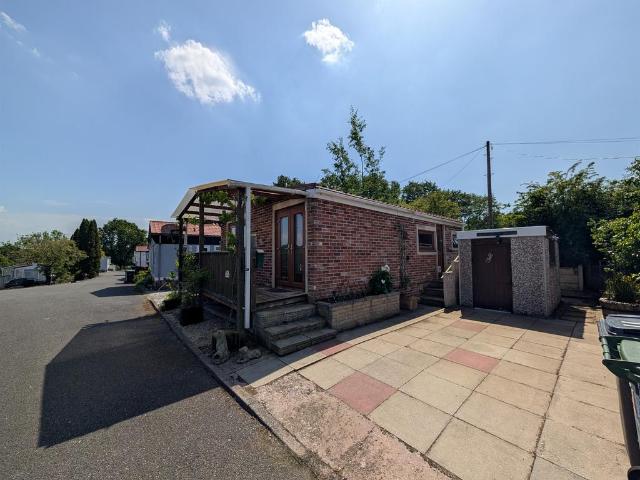2 bedroom park home for sale