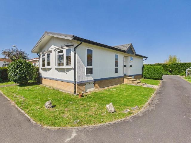2 bedroom park home for sale