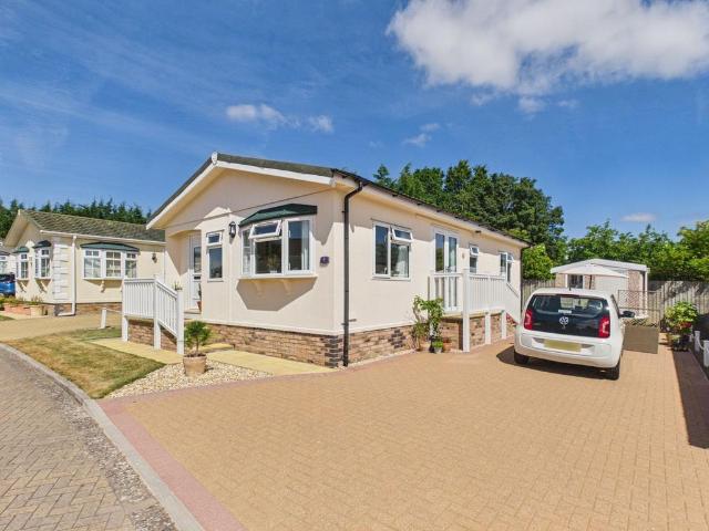 2 bedroom park home for sale