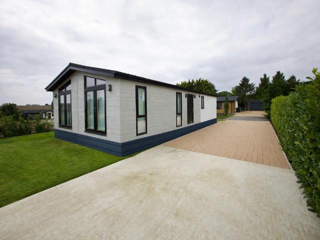 2 bedroom park home for sale
