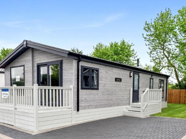 2 bedroom park home for sale