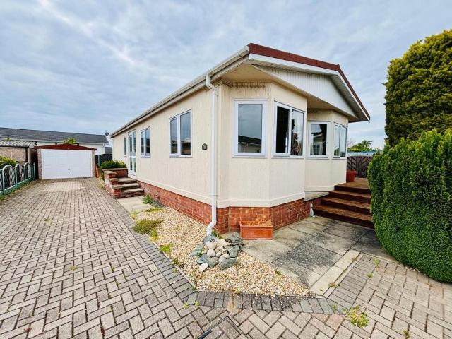 2 bedroom park home for sale