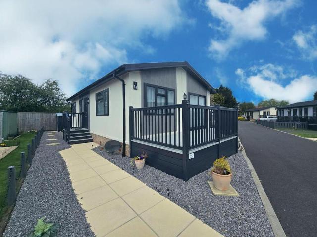 2 bedroom park home for sale