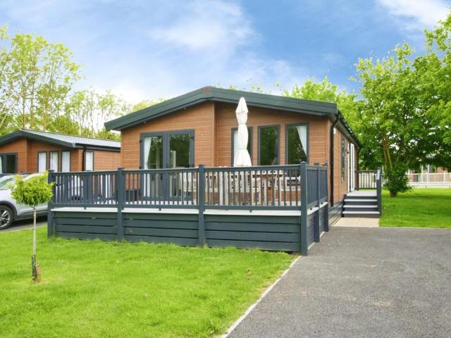 2 bedroom park home for sale