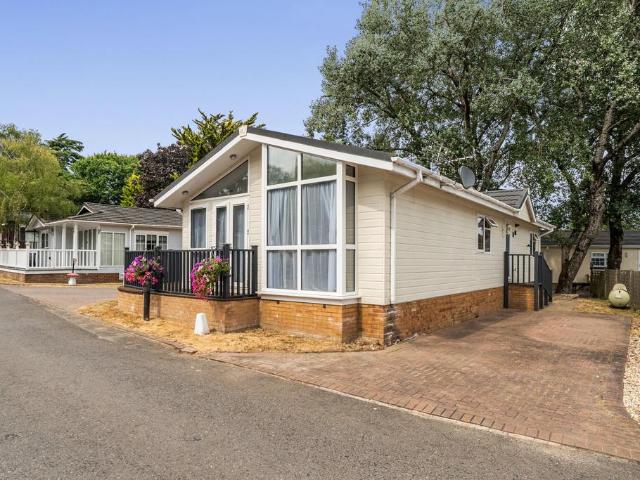 2 bedroom park home for sale