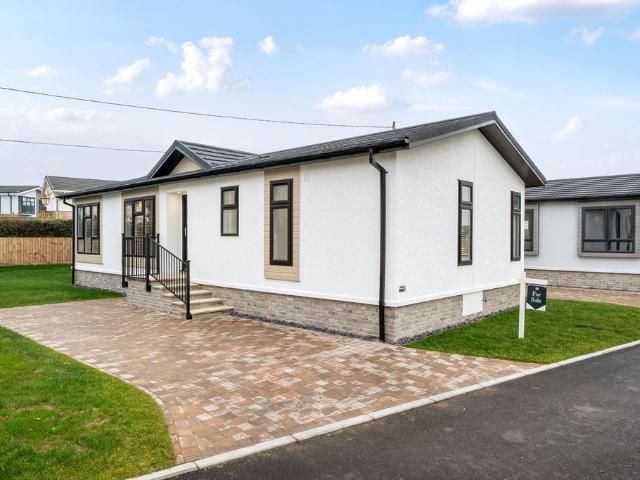 2 bedroom park home for sale