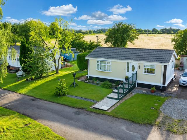 2 bedroom park home for sale