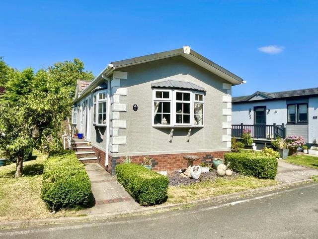 2 bedroom park home for sale