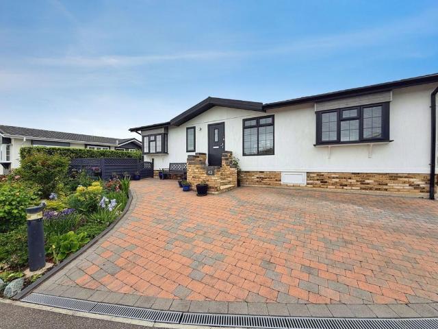 2 bedroom park home for sale