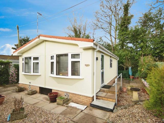 2 bedroom park home for sale