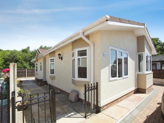2 bedroom park home for sale