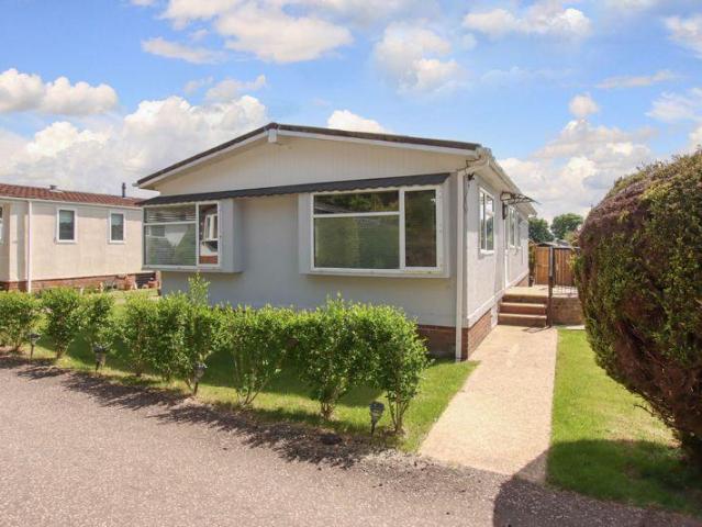 2 bedroom park home for sale