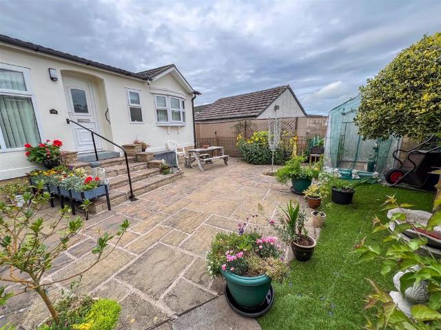 2 bedroom park home for sale