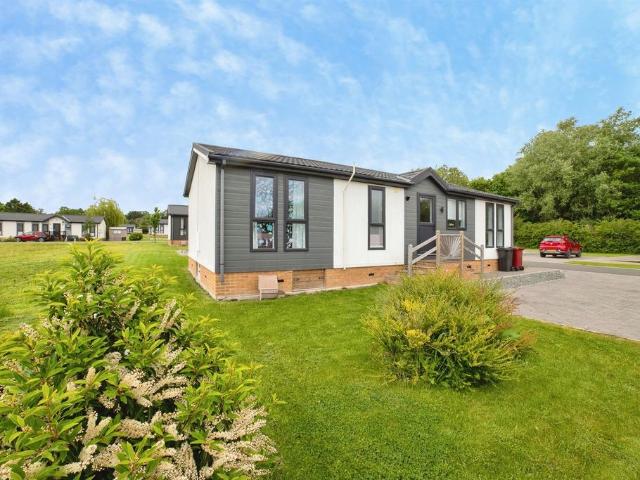 2 bedroom park home for sale