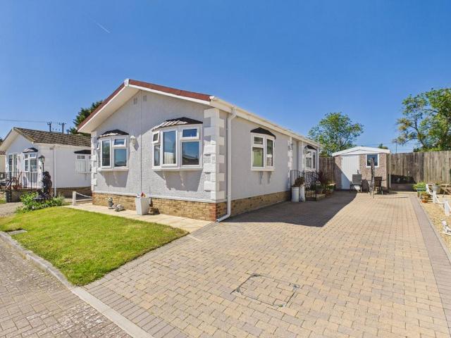 2 bedroom park home for sale