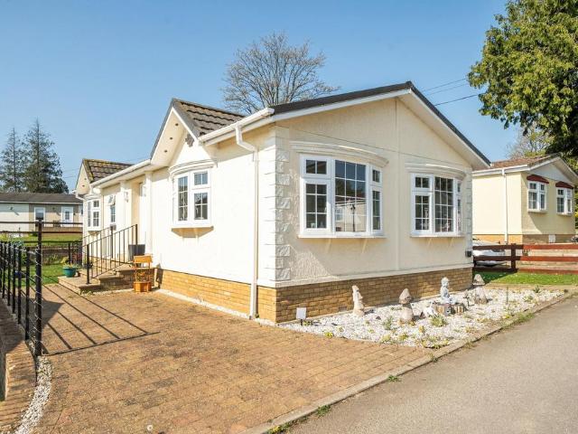 2 bedroom park home for sale