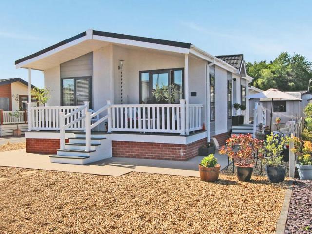 2 bedroom park home for sale