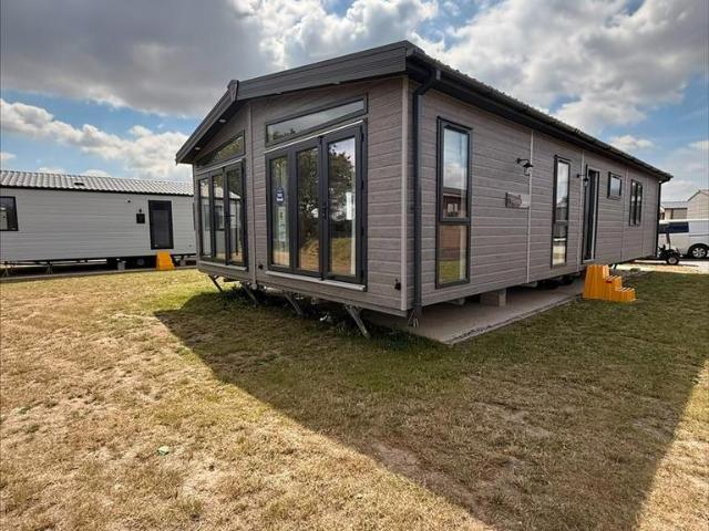 2 bedroom park home for sale