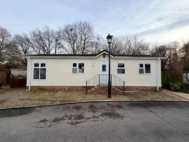 2 bedroom park home for sale