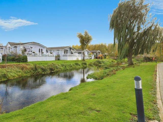 2 bedroom park home for sale